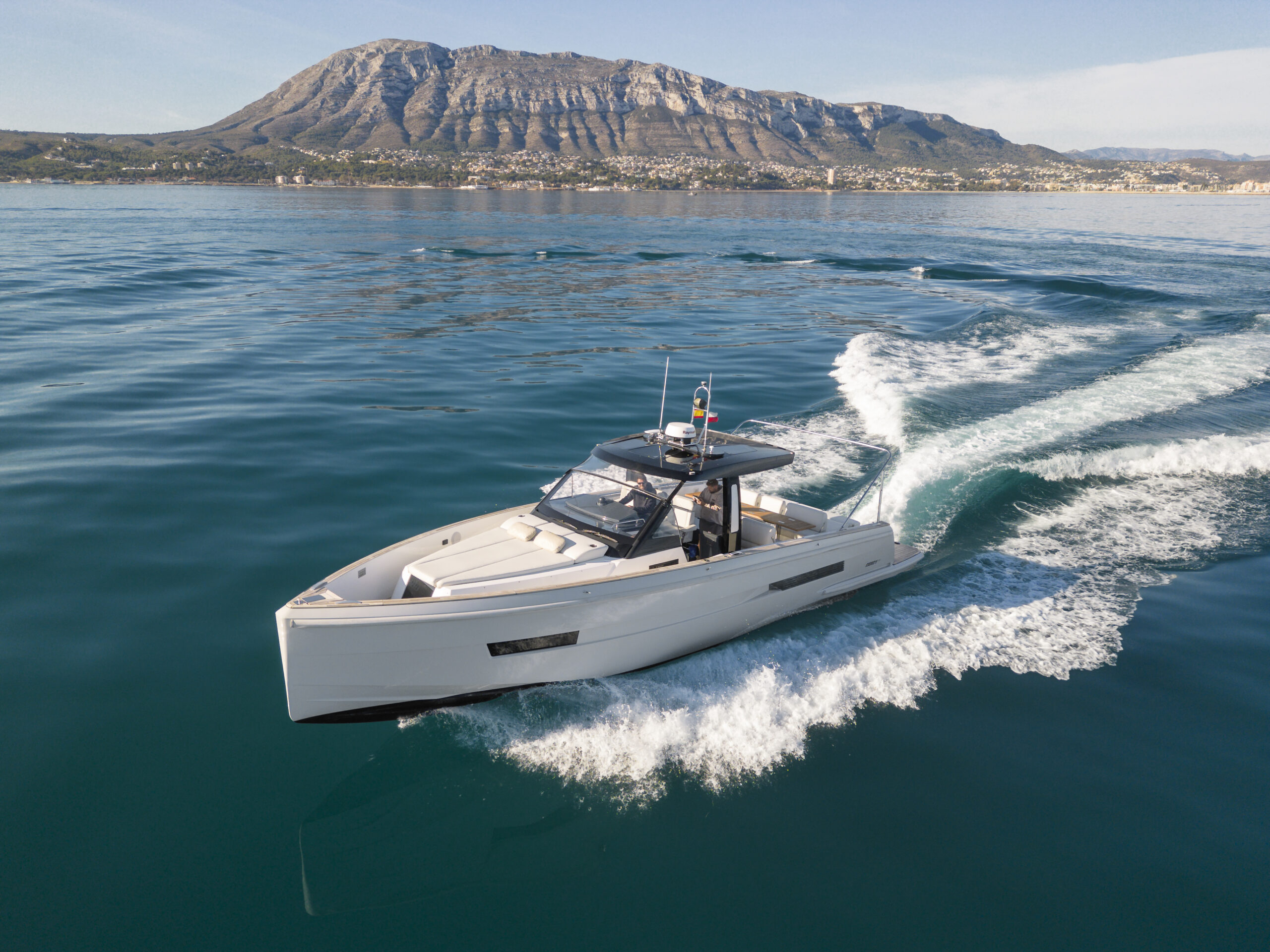 Fjord 42 Open - Área Naútica